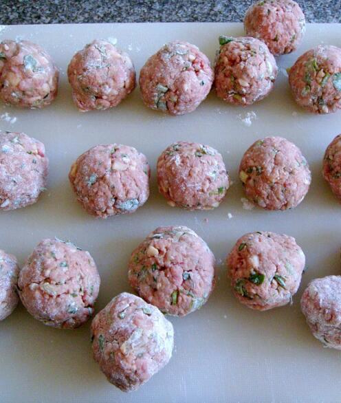 Spanish Meatballs in Garlic Tomato Sauce, Albondigas | Lovefoodies