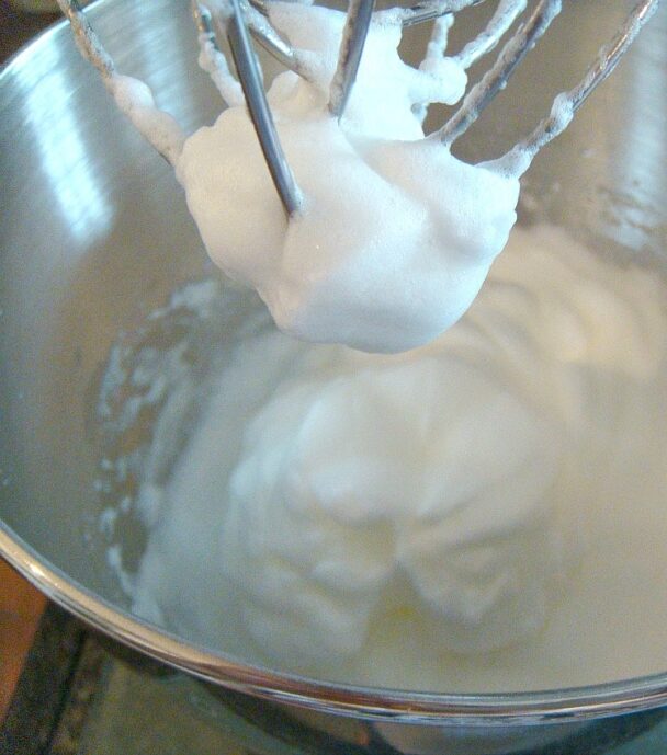 The Easiest Basic Meringue Recipe-How to make meringues