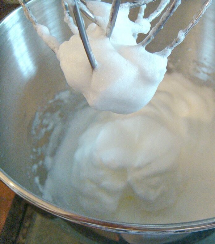 The Easiest Basic Meringue Recipe-How to make meringues