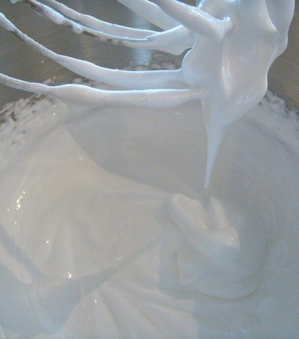 The Easiest Basic Meringue Recipe-How to make meringues