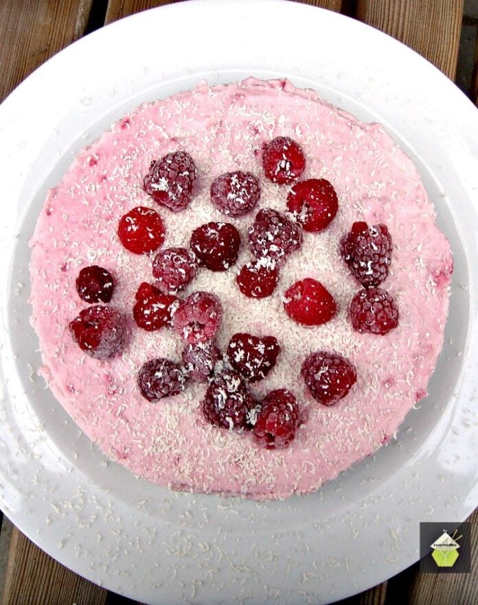 Raspberry and White Chocolate Cheesecake | Lovefoodies