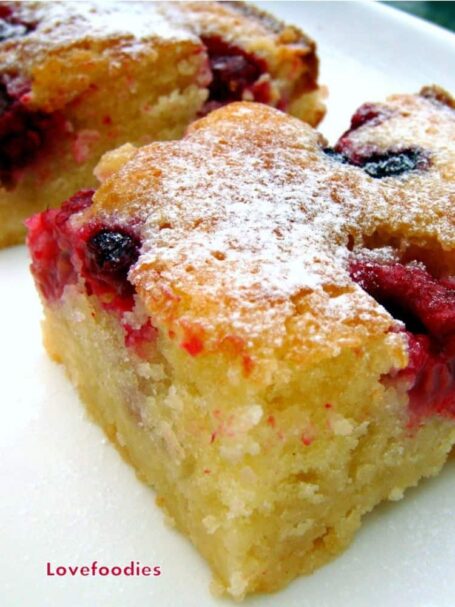 Raspberry and White Chocolate Bars | Lovefoodies