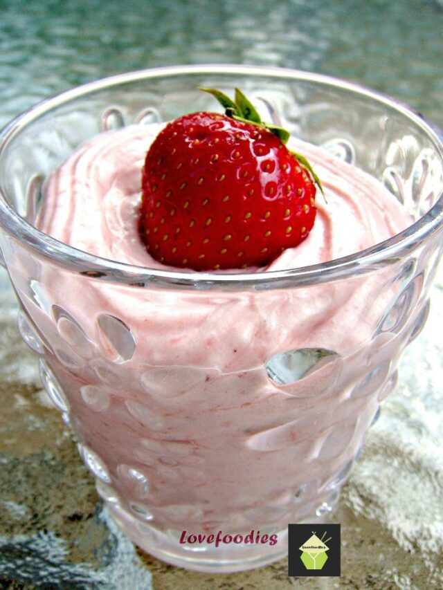 Fluffy Strawberry Mousse. Creamy, fluffy and great tasting! Easy recipe!