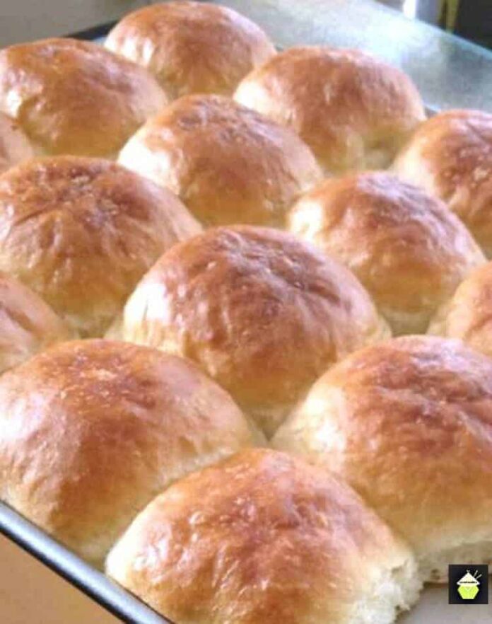 Soft Fluffy Bread Rolls | Lovefoodies