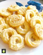Vanilla Butter Ring Cookies, delicious spritz cookies perfect for Christmas