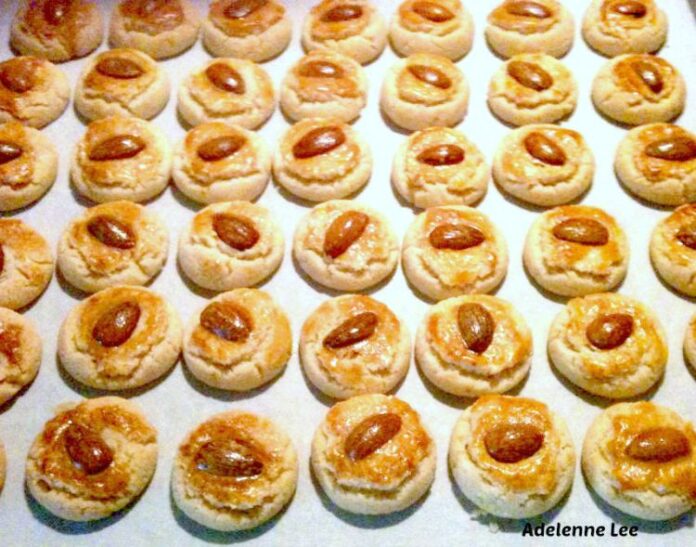 Chinese Almond Cookies | Lovefoodies