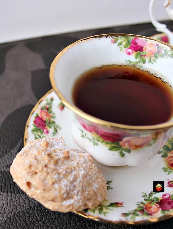 Fluffy Amaretti Style Lemon Almond Cookies | Lovefoodies