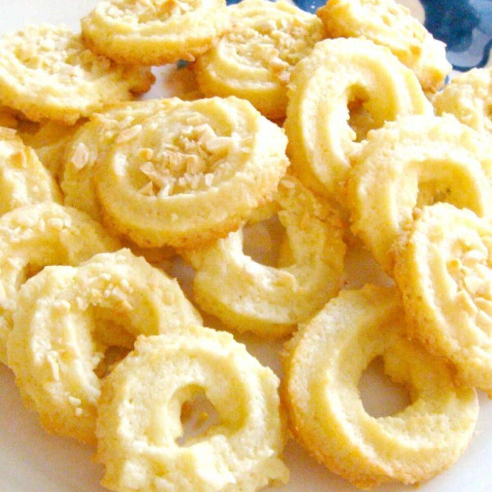Vanilla Butter Ring Cookies, delicious spritz cookies perfect for Christmas