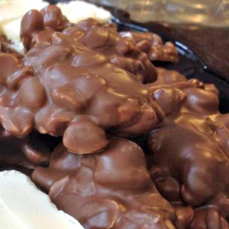 Easy Chocolate Peanut Clusters