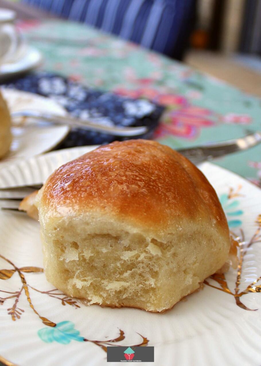Pani Popo (Samoan Coconut Bread Rolls) | Lovefoodies