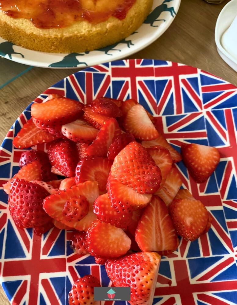 Easy Strawberries and Cream Victoria Sponge Cake | Lovefoodies
