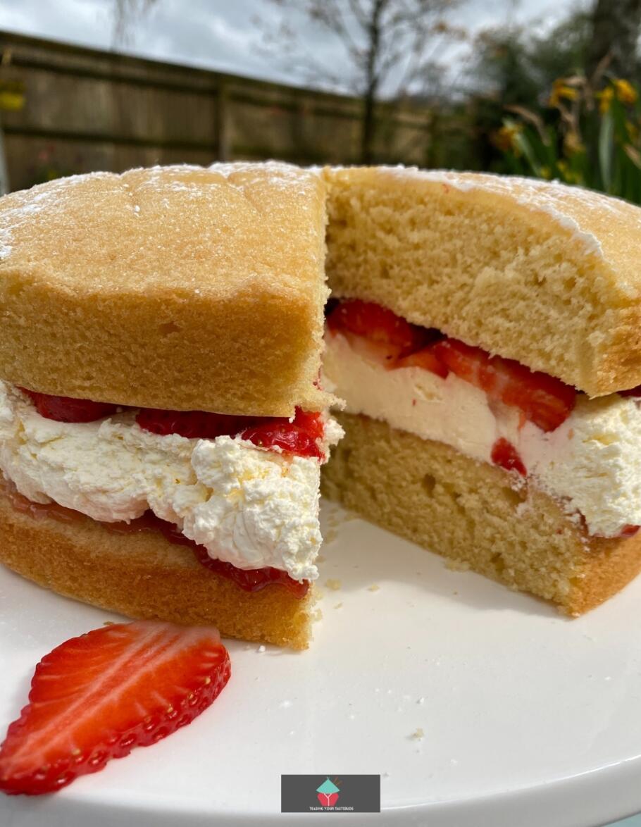Easy Strawberries and Cream Victoria Sponge Cake | Lovefoodies